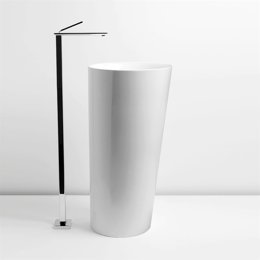 Frittstående servant med rene linjer i vakker design.